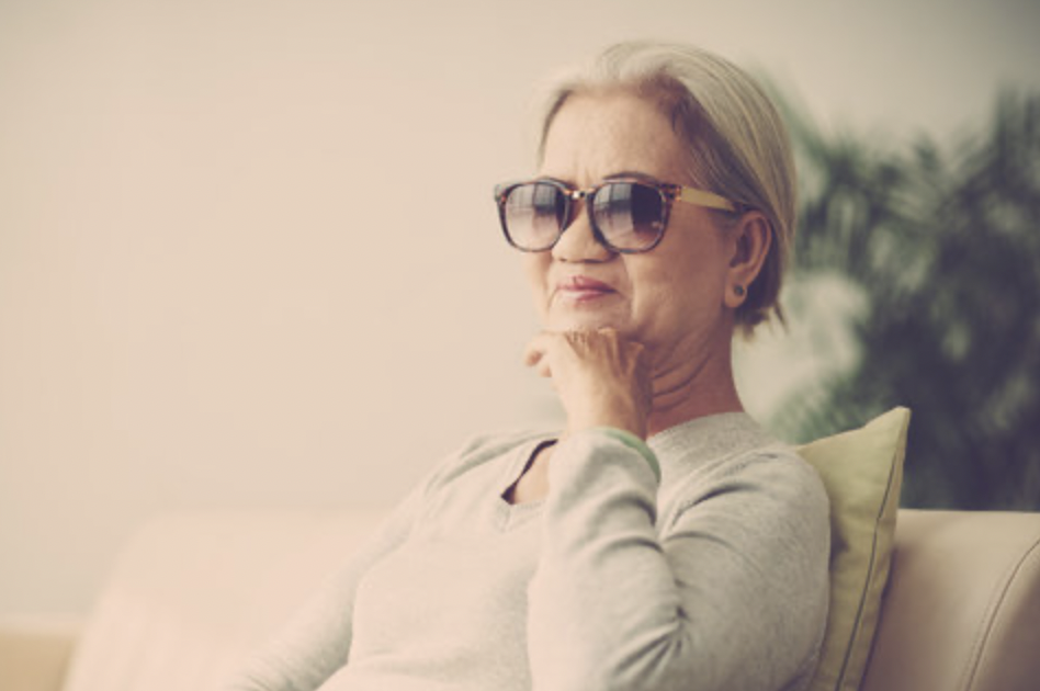 Бедно момче плати билета на незряща възрастна жена но нейният син го проследи на следващата